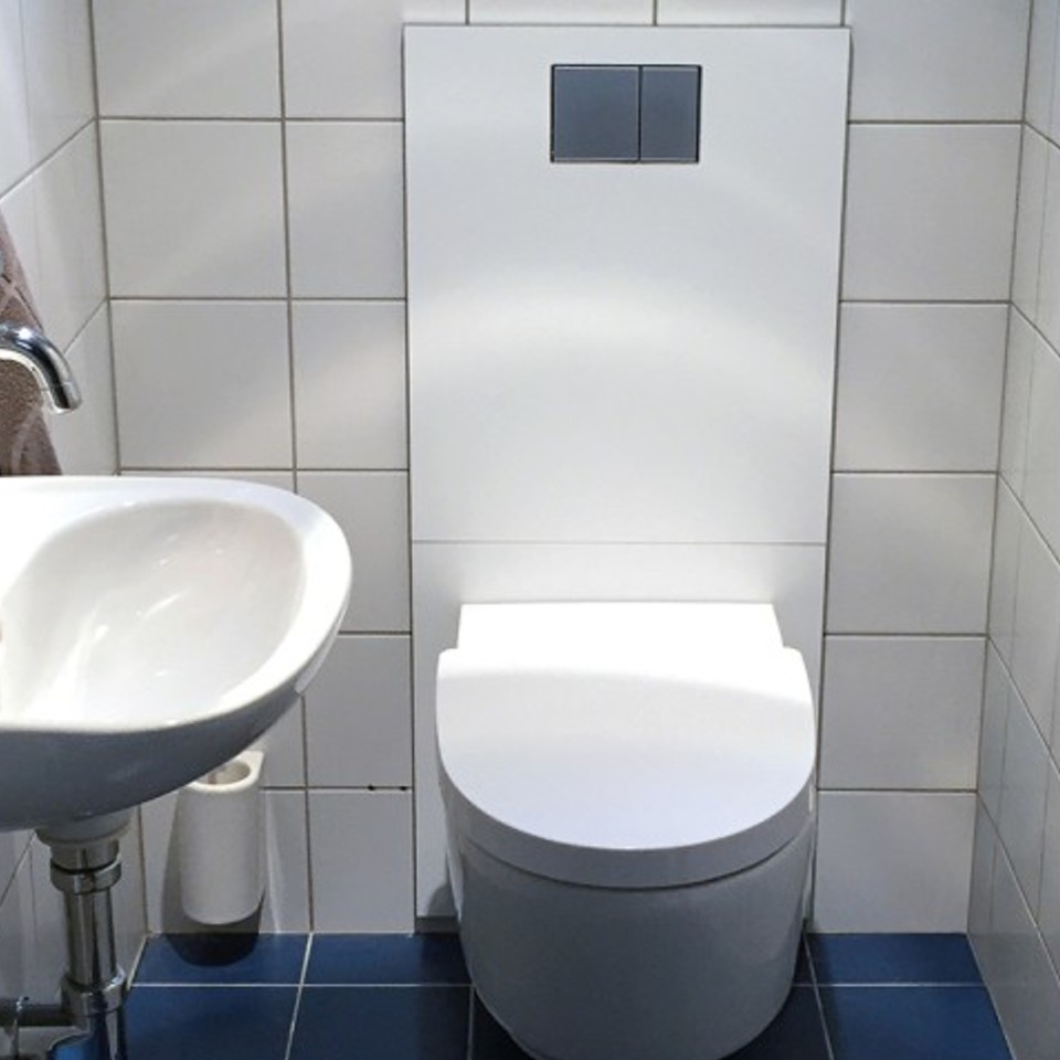 Das Geberit AquaClean Dusch-WC: einfach und schnell installiert ...